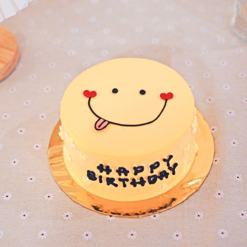 Smiley Cake 6" - Jyu Pastry Art